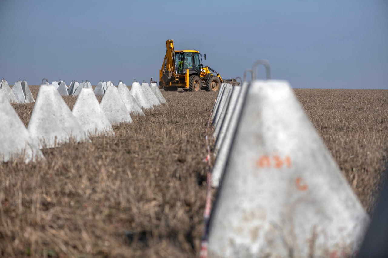 Ukraine’s fortification tech: ground drone engineering