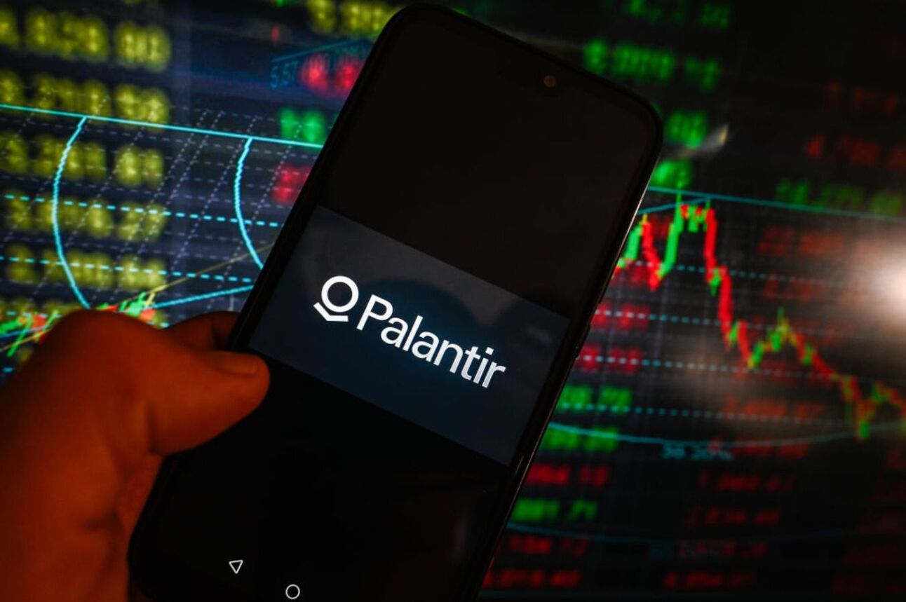 เกิดอะไรขึ้น?? ทําไม Palantir โดนเท -7%!!