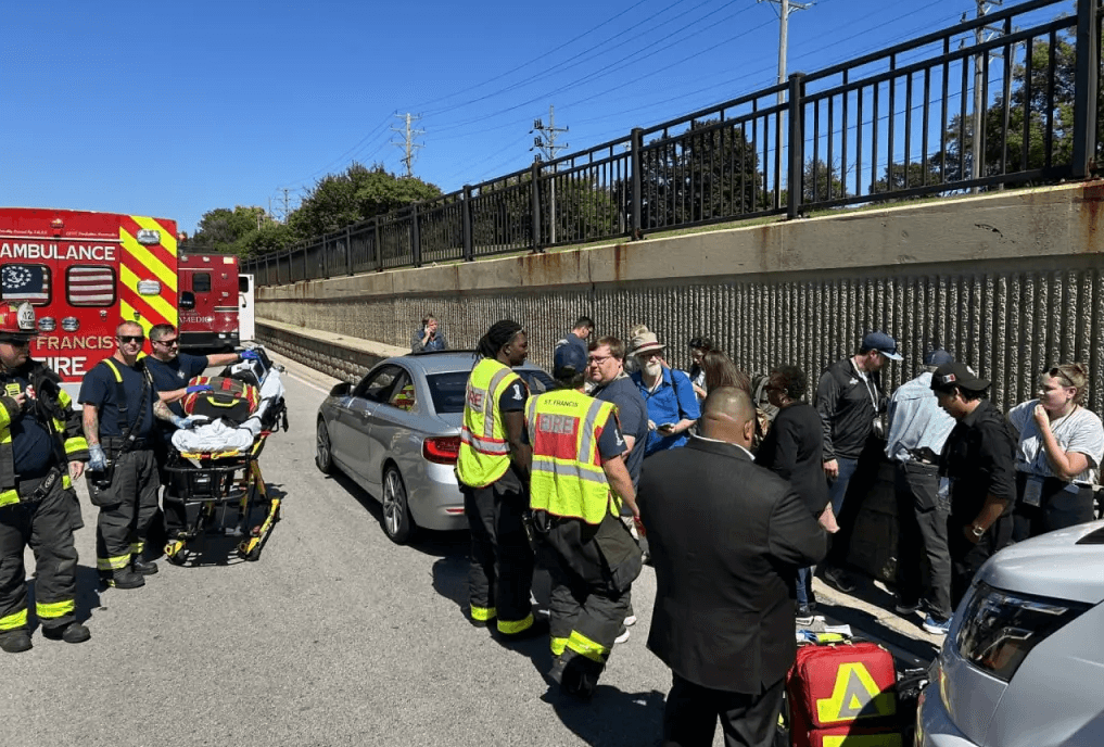 Motorcade of Governor Tim Walz Crashes, Resulting in Injuries