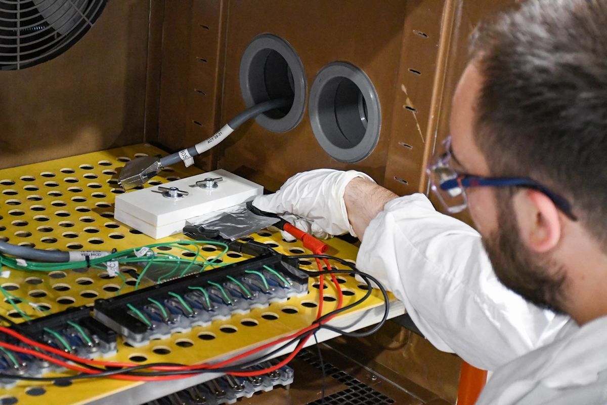 🔋 A battery made from wood waste