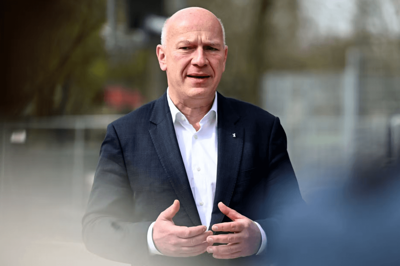 Berlin’s Mayor Defends Flying Israel’s Flag Amid Anti-Semitic Accusations