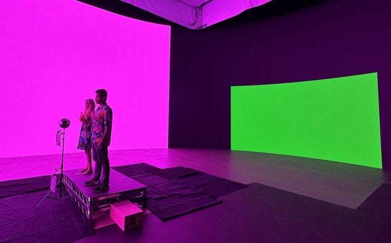 🌟 Netflix Unveils Magenta Light: The AI-Powered Green-Screen Revolution! 🤖
