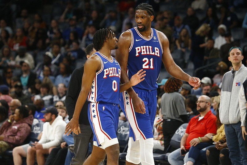 Maxey Challenges Embiid in Team Meeting