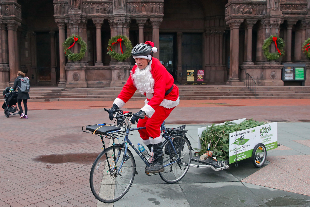 🎄 Christmas trees on two wheels