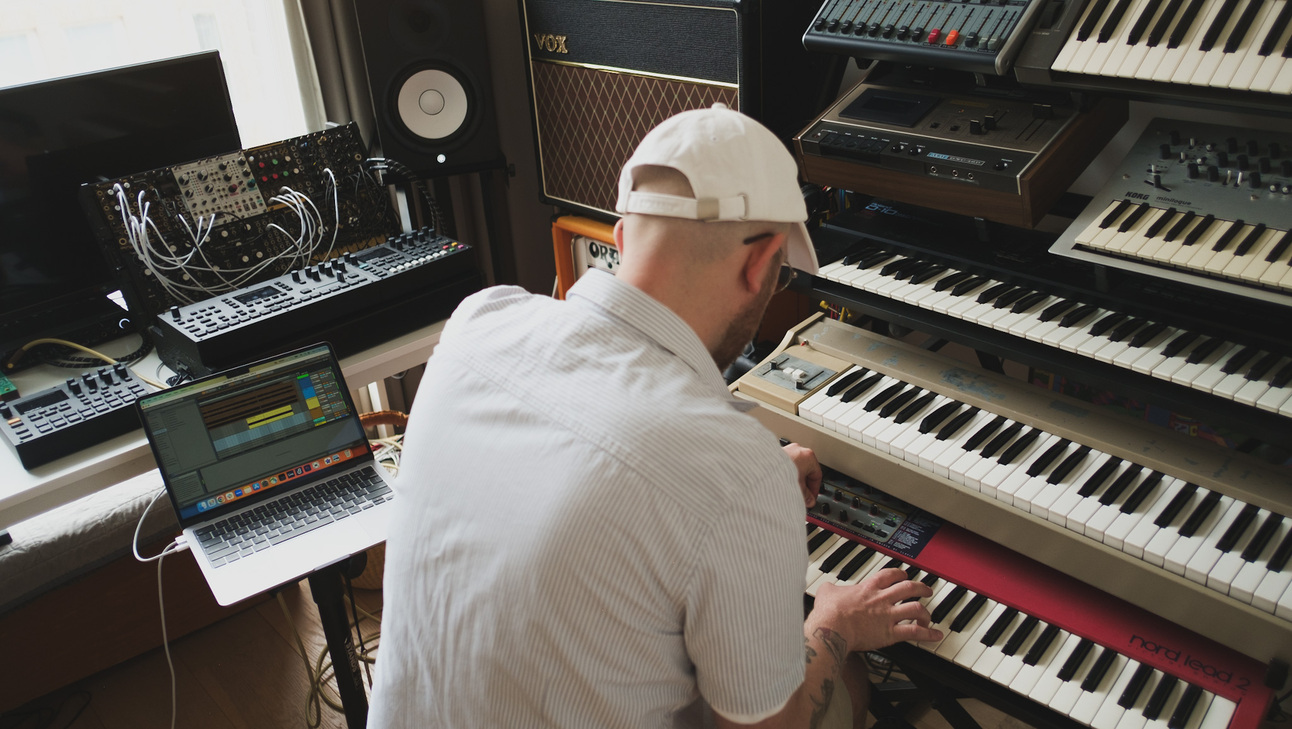 Luke Elliott Interview & Studio Tour