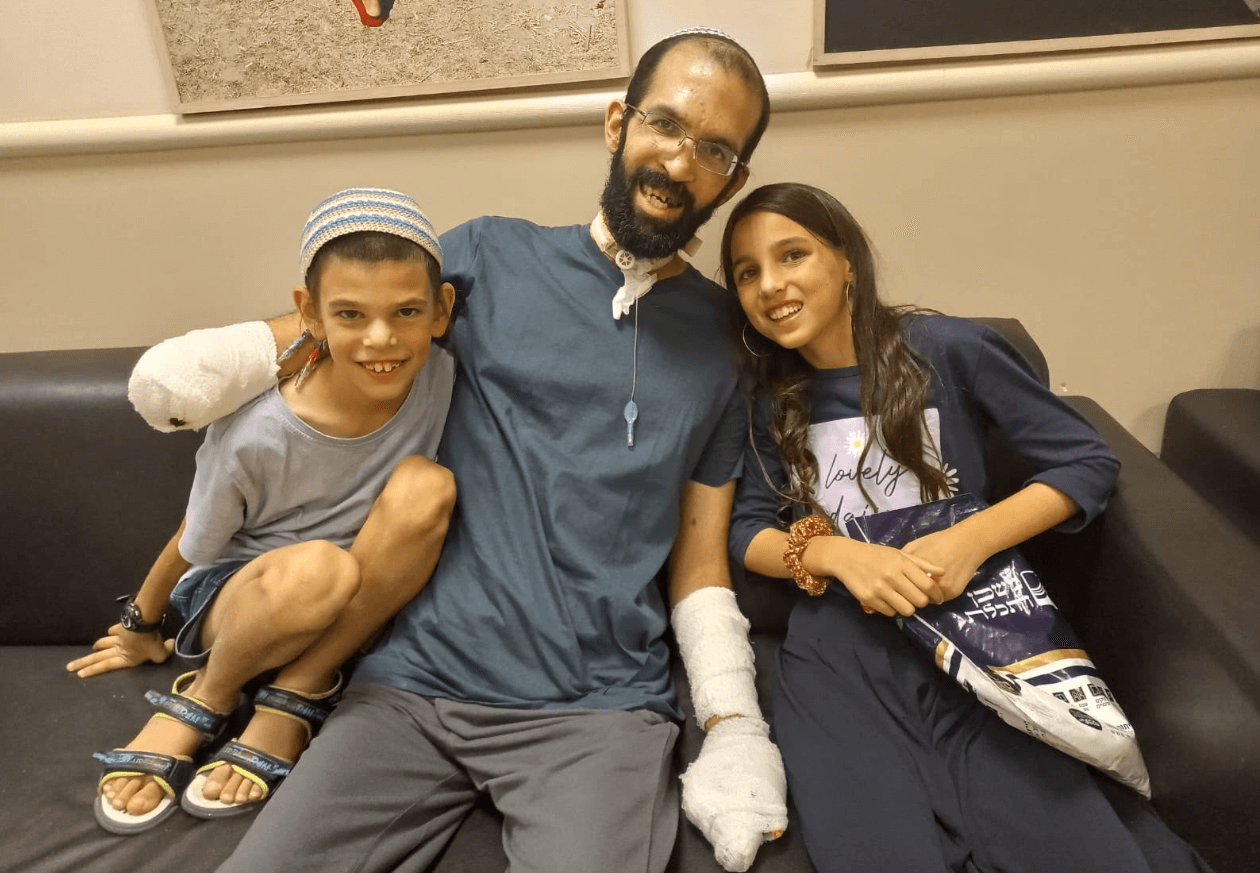 Father Who Lost Hand on October 7th Shares Powerful ‘Never Give Up’ Message