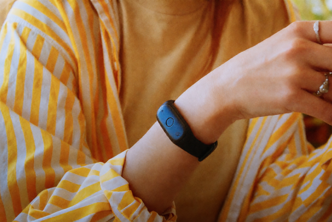 Amazon's AI Wearable: Voice Revolution & Future Tech Insights 🎙️🚀