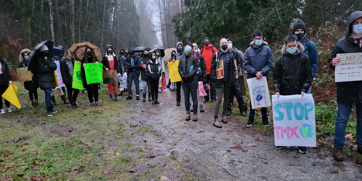SFU students, faculty march down Burnaby Mtn in protest of TMX expansion