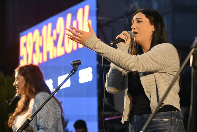 At Hostages Square, Yuval Raphael Sings ‘New Day Will Rise’ in Tribute ...