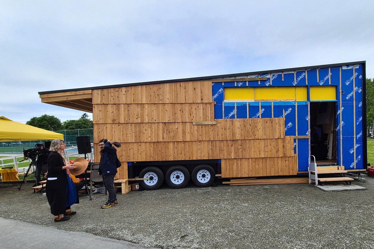 New mobile art studio now open in Edmonds