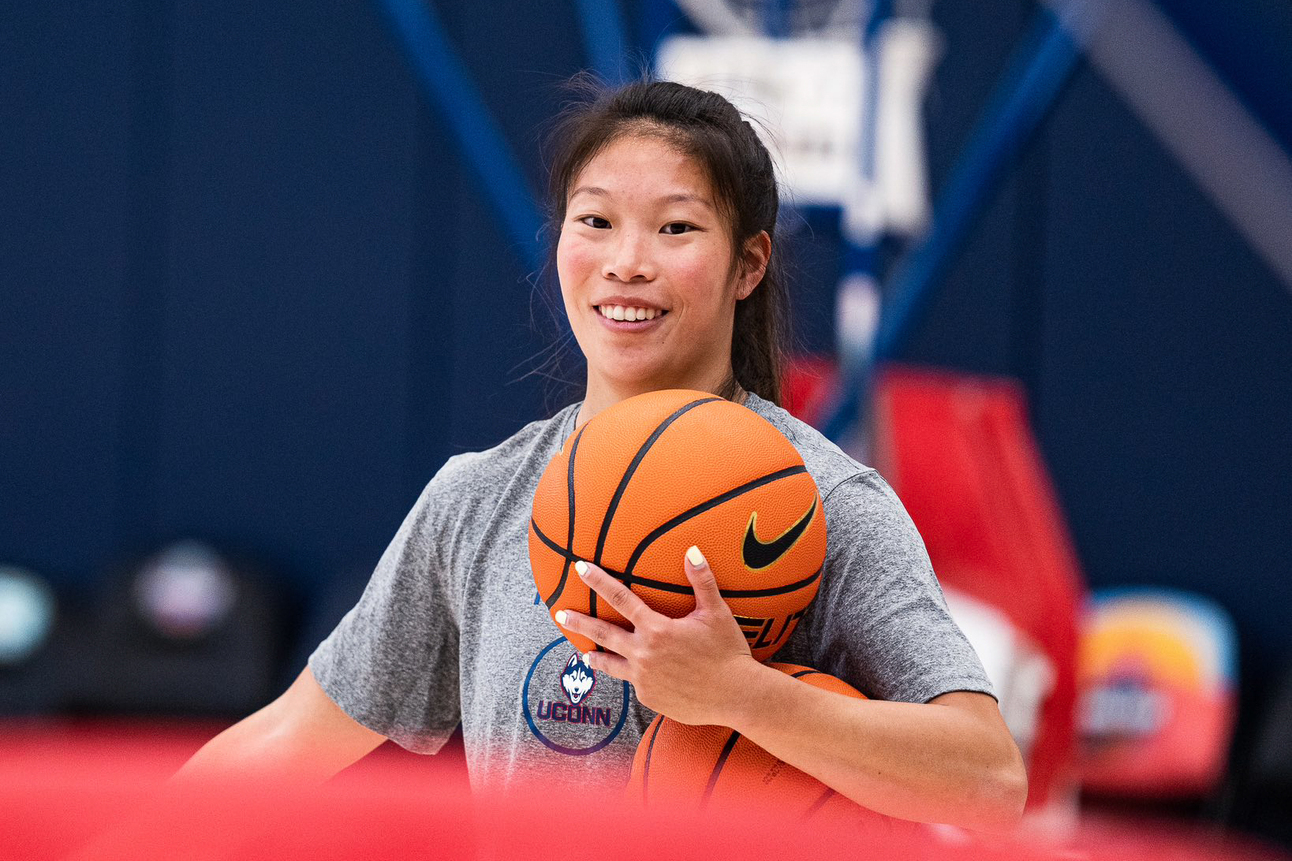 How does Kaitlyn Chen fit into UConn's backcourt?