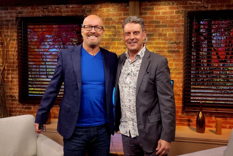 Popular sportscaster Shawn Simpson has died