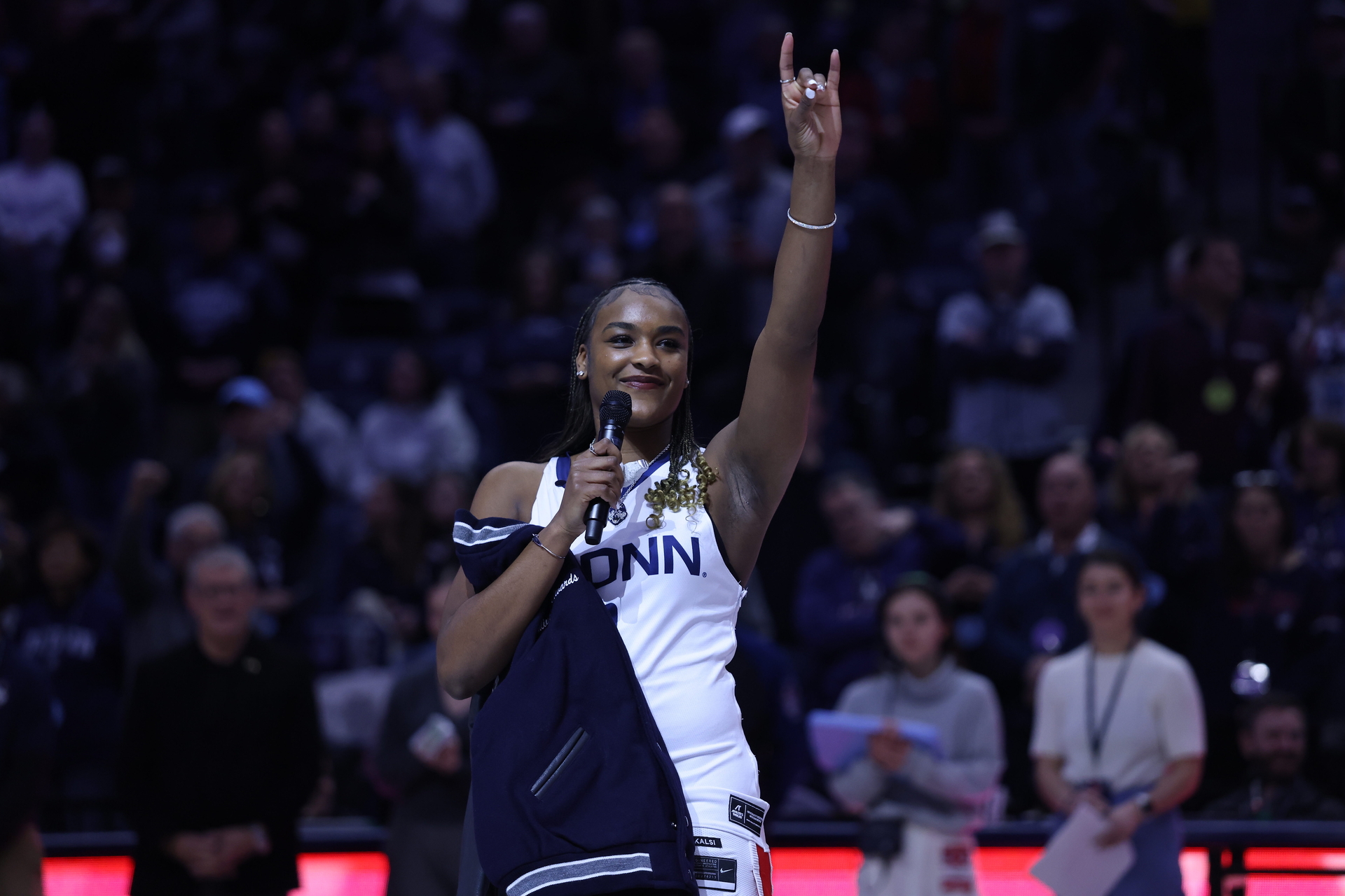 Aaliyah Edwards joins the Huskies of Honor: 'It's super cool to be ...