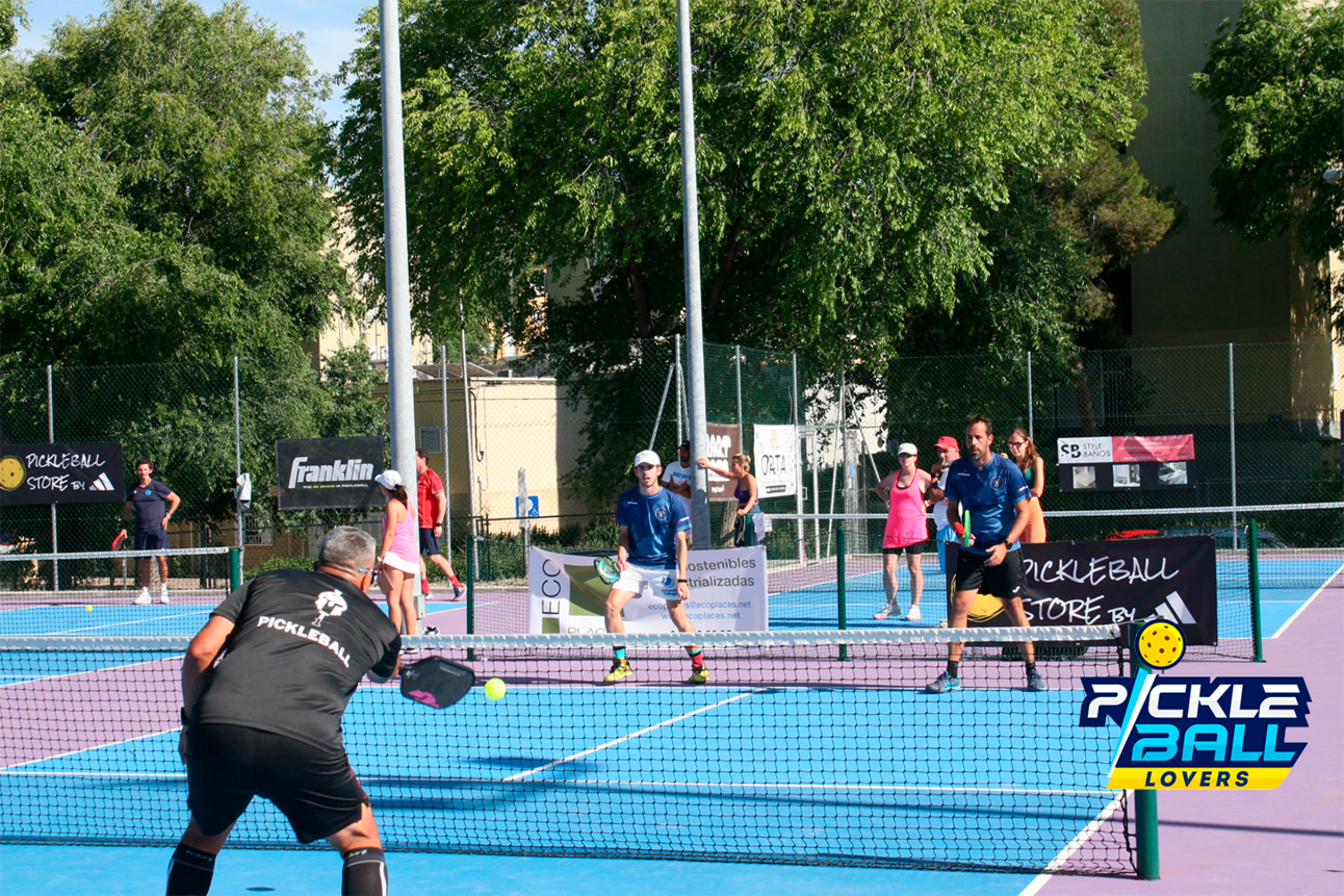 ¿Qué es el Pickleball y cómo se juega?