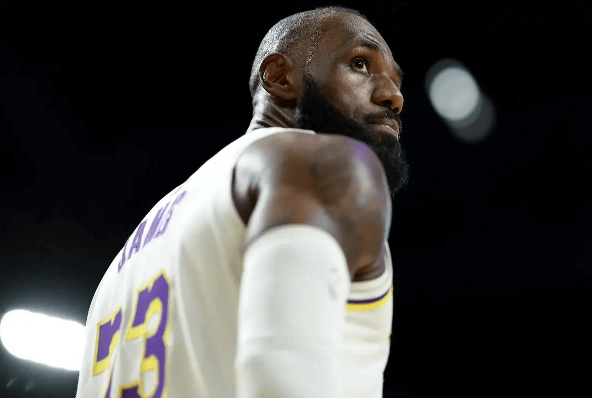 LeBron James Slammed for Practicing Golf Swing During National Anthem