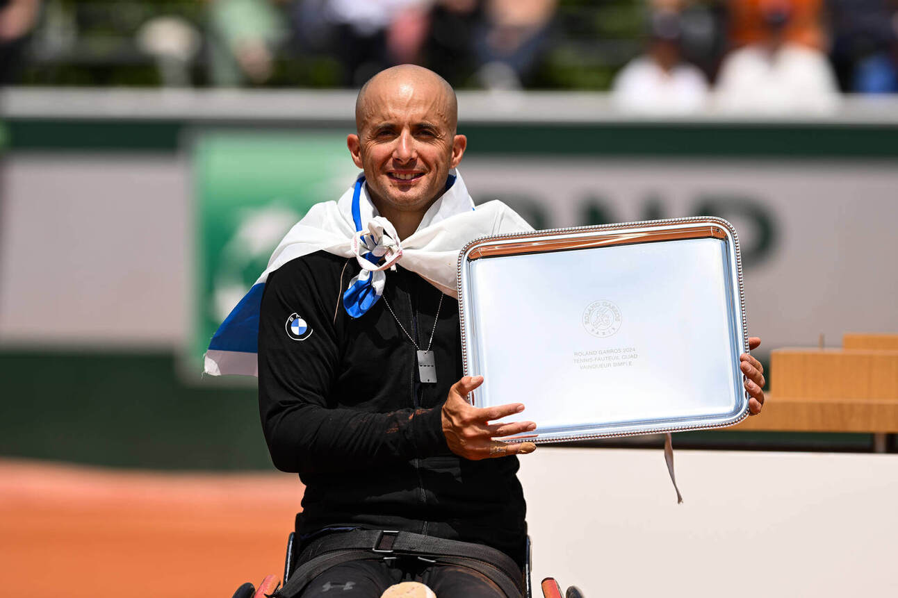 Israeli Wheelchair Tennis Star Wins Grand Slam and Honors Hostages' Return