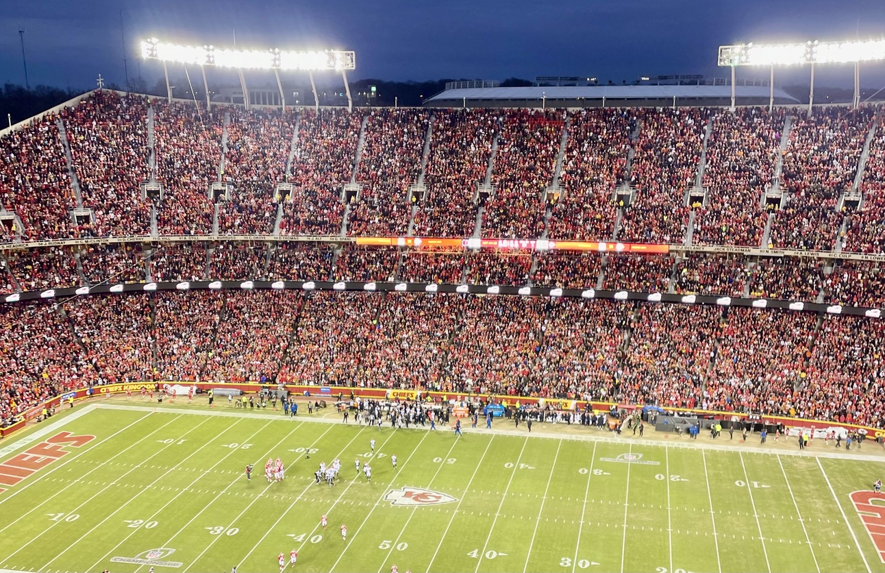 It's Red Thursday 🏈