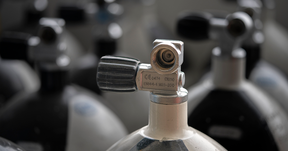 Unveiling the Truth Behind Scuba Tank Valve Operation: Fully Open or ...