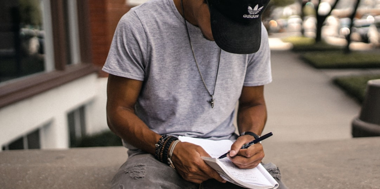 How to Start Journaling for Men: Men’s Journaling Guide (With Examples)