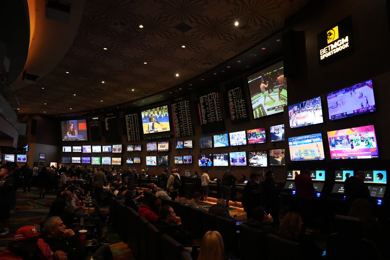 NBA Finals: Spurs and Knicks Tip Off, PGA Tour heads to Jack's Place.