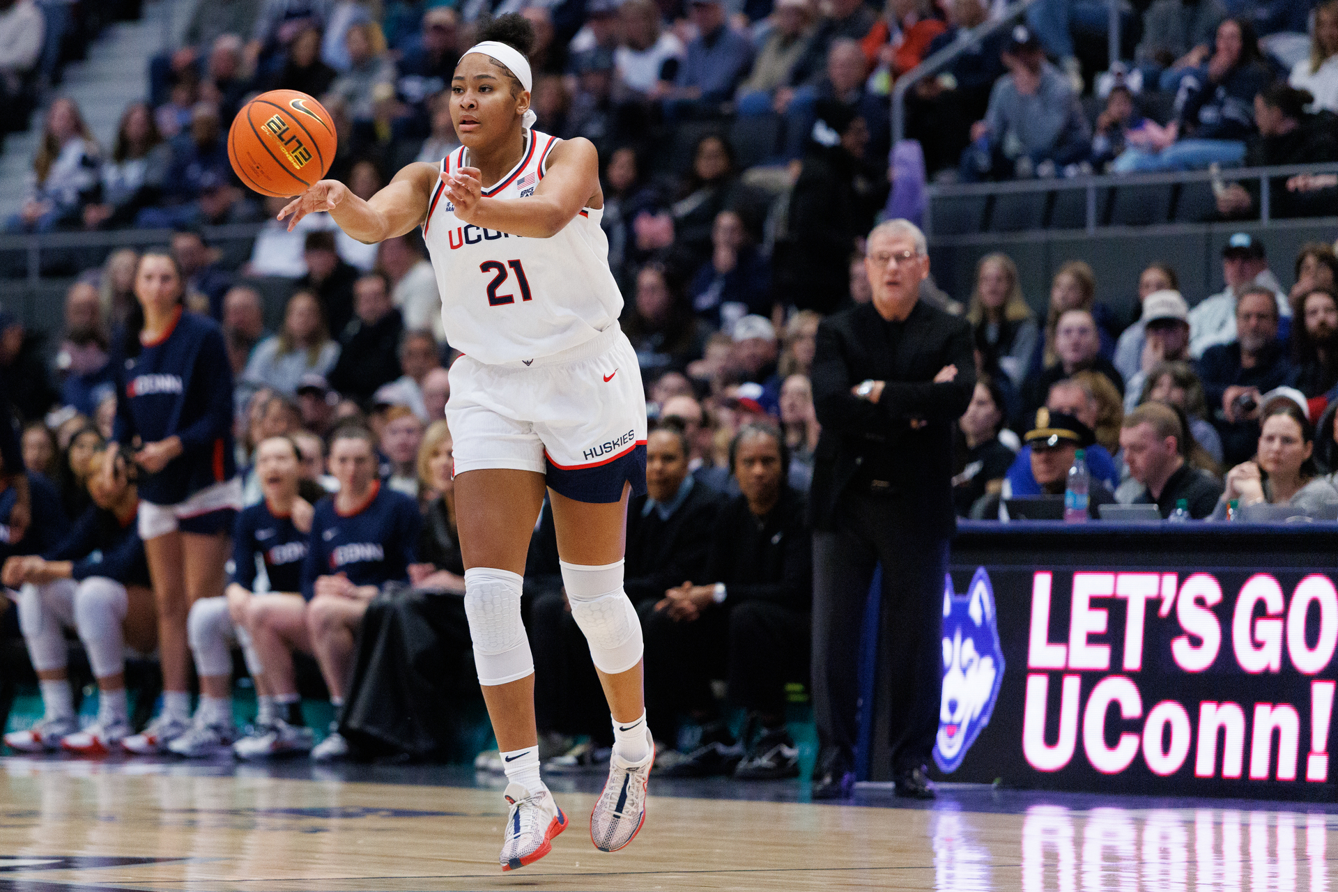 Why Geno wants Sarah Strong to pass less - UConn women's basketball ...
