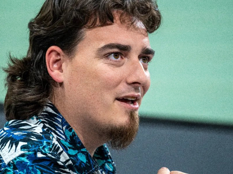 Peter Thiel's Fund Backs Palmer Luckey's New Crypto Bank