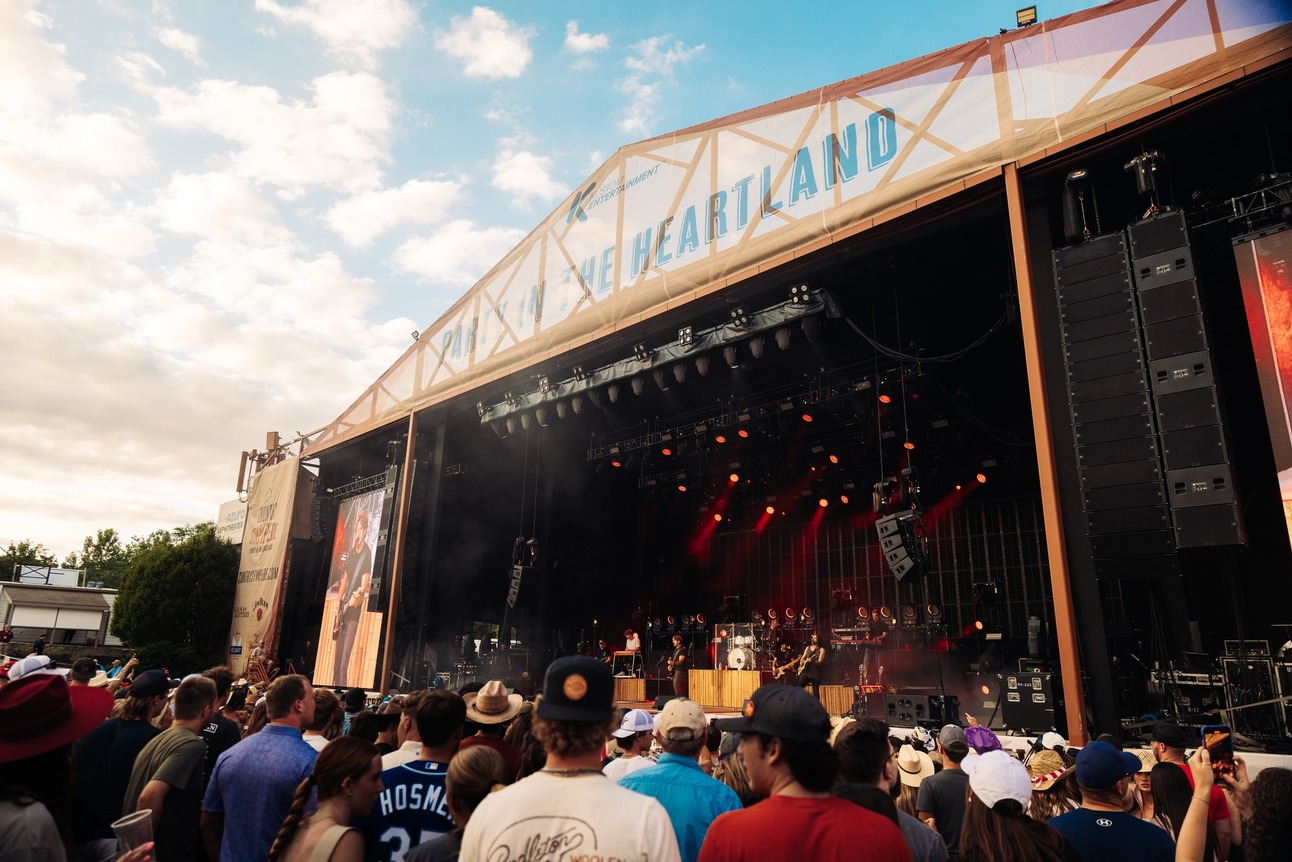 Country Stampede Returns to Azura Amphitheater