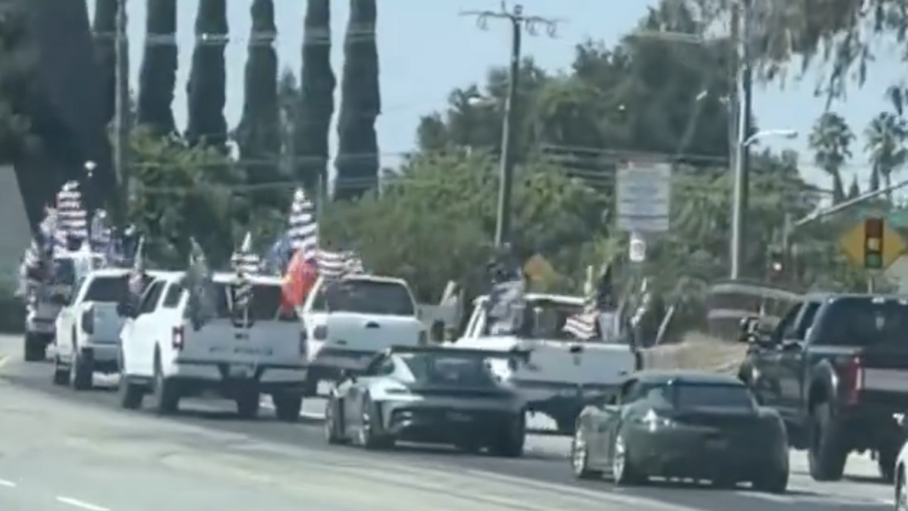 SEE IT: Huge New Convoy For Trump In California!