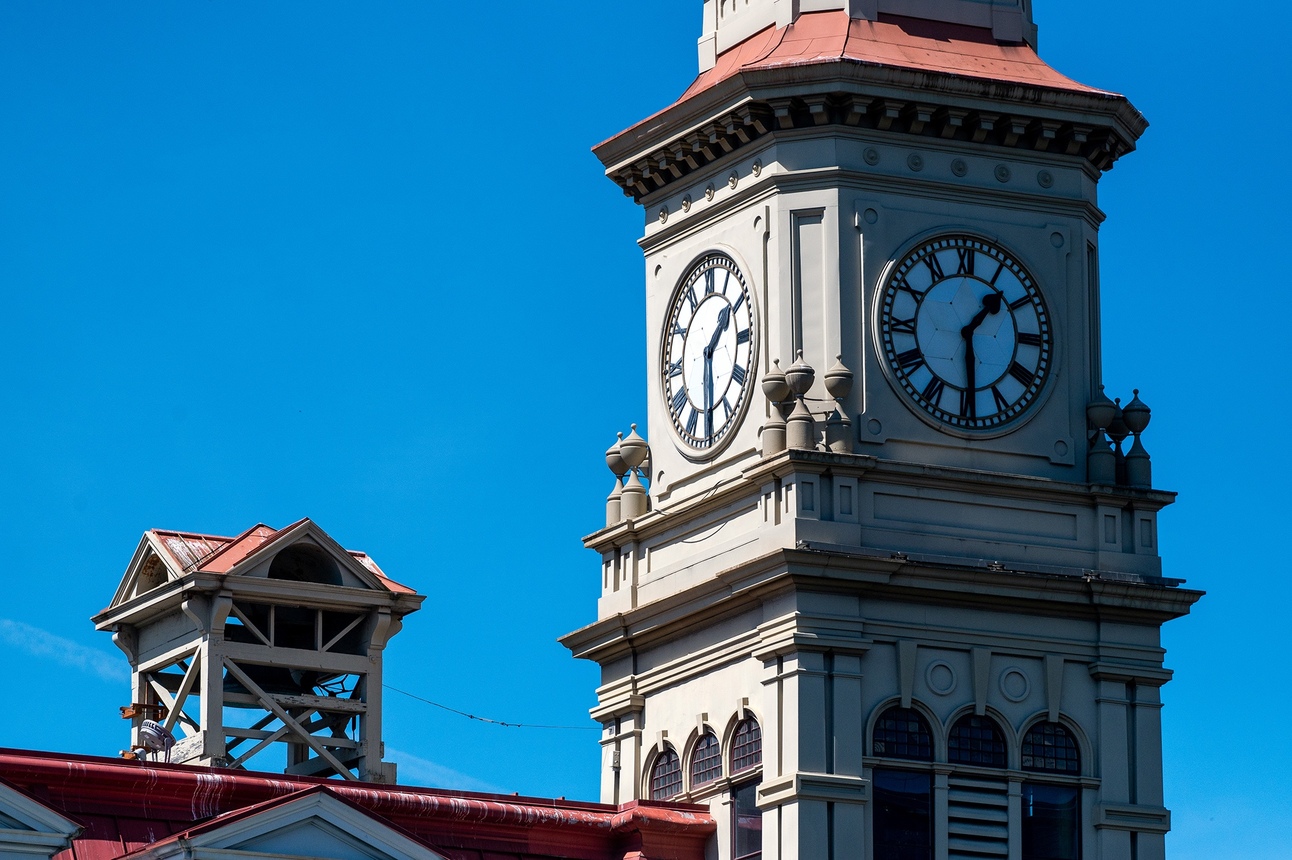 Nov 3 - 5 years later, still changing clocks