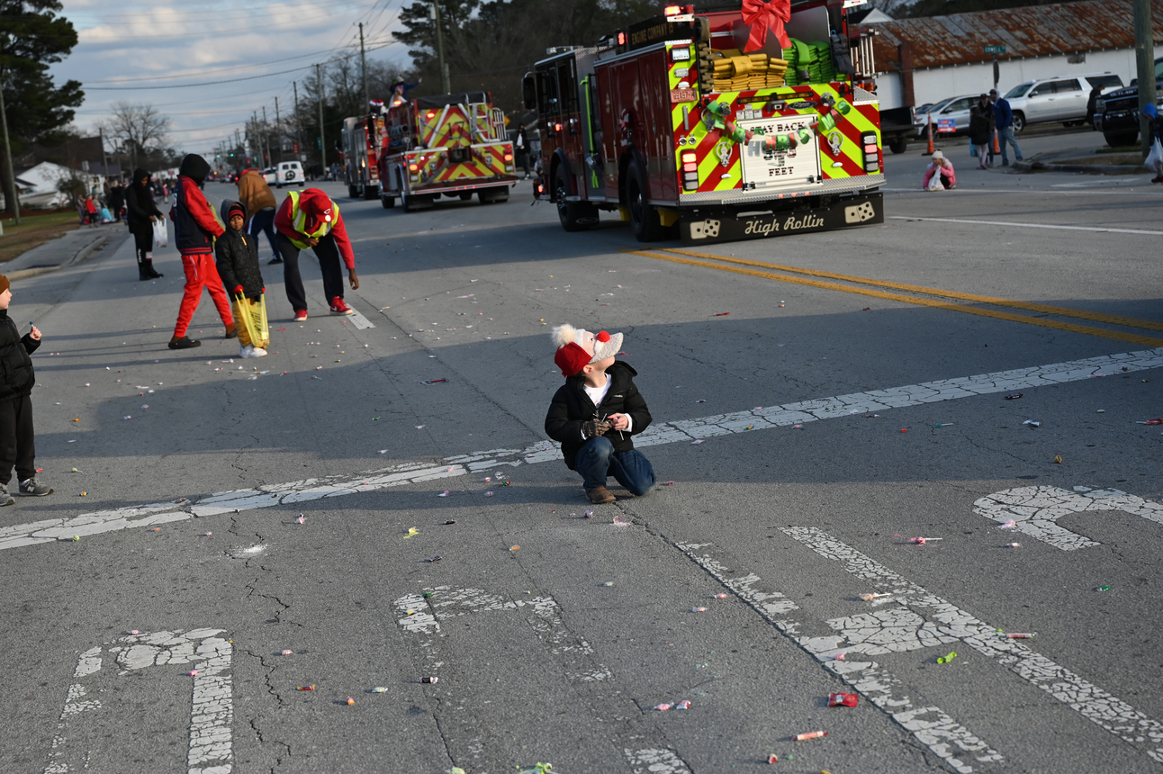 County Christmas Parade trots out floats, firetrucks and gobs of candy