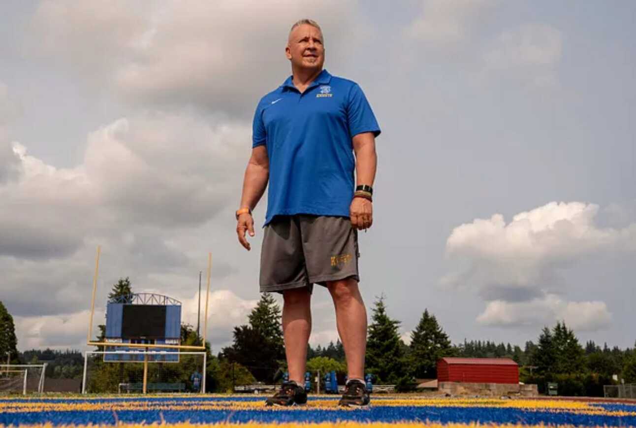 Football coach benched for praying makes comeback, strange reason Idaho ...