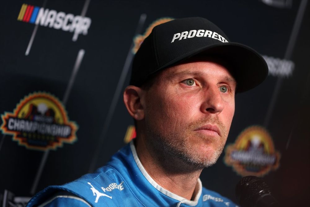 Hamlin Backs Coach Gibbs Against His Former Crew Chief