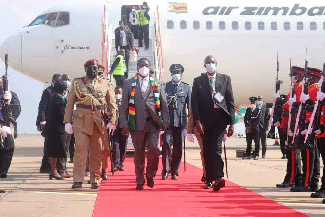 Zim 1 Emmerson Mnangagwa jets in Malawi for Sadc summit; Receives ...