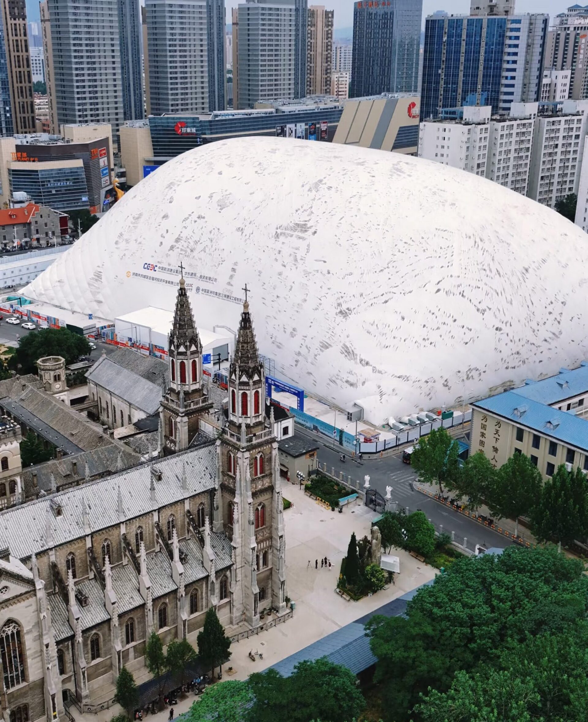 World’s Largest Inflatable Dome Covers Construction Site in China