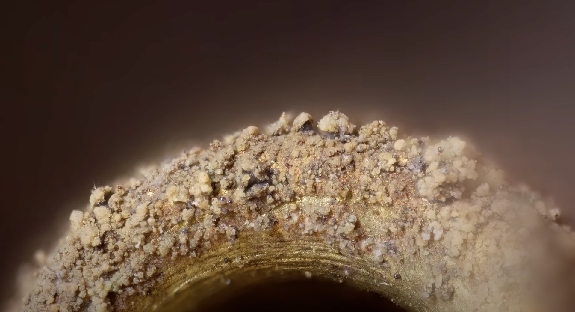 Everyday Objects Are Unrecognizable at Super Macro Scale