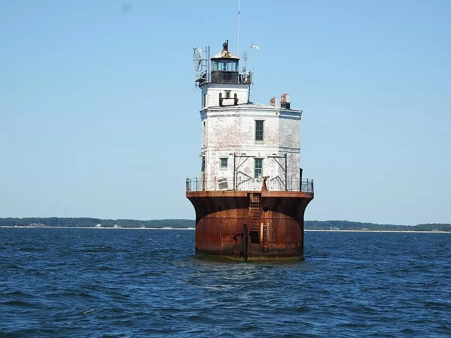 🏡 Do you want to live in a Lighthouse?