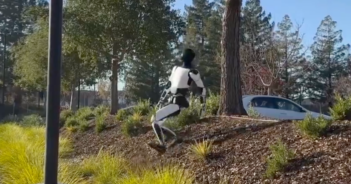 🤖 Tesla’s Humanoid Robot Tackles Difficult Terrains