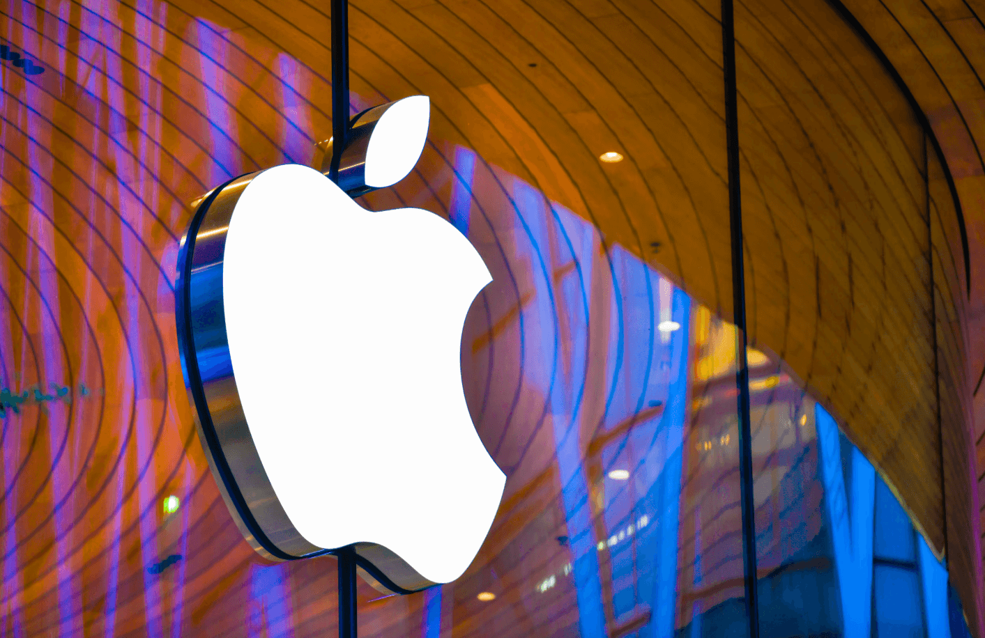 Apple Removes ICE Tracking App After DOJ Crackdown