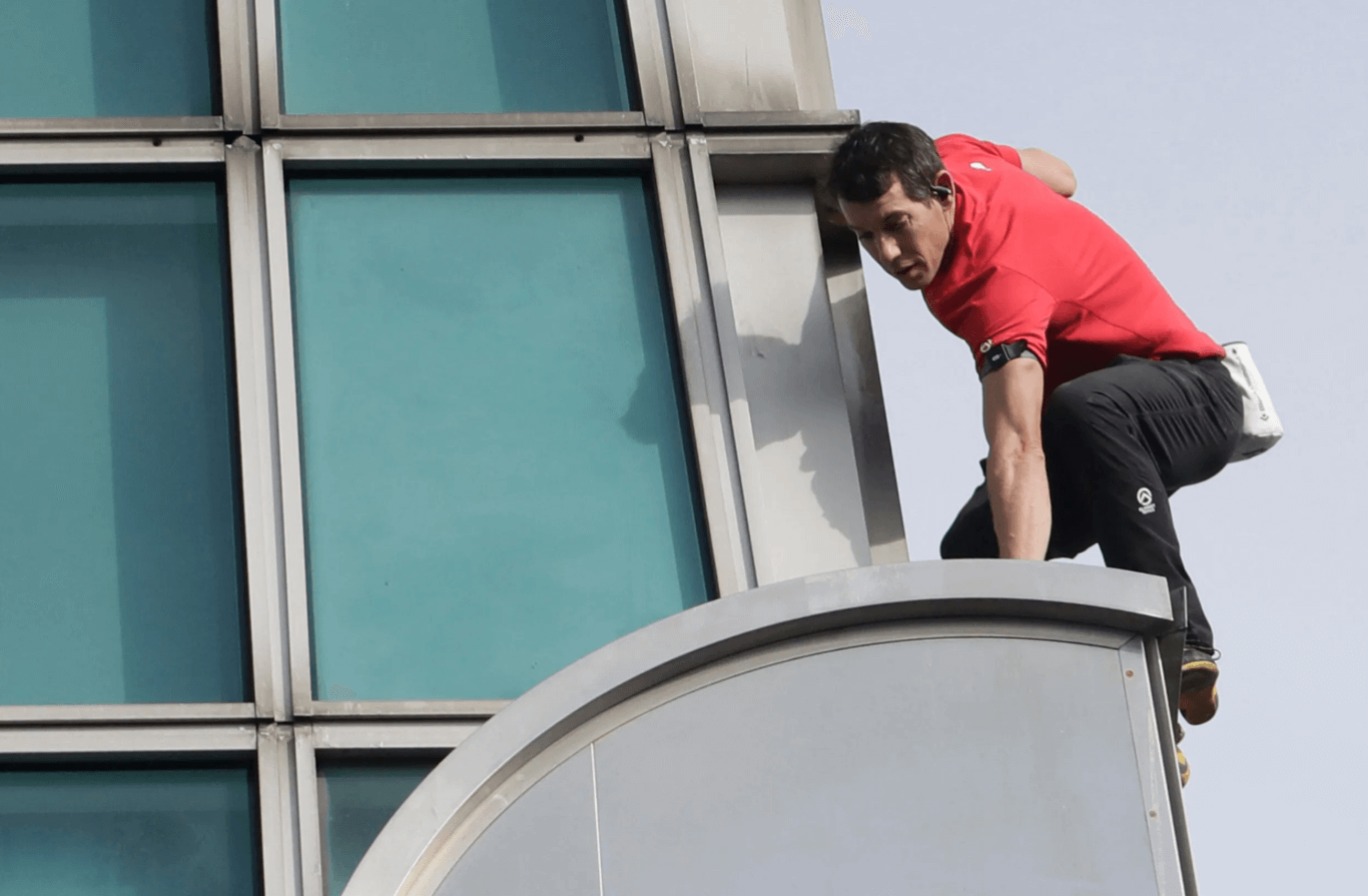 American Climber Ascends Taiwan’s Tallest Skyscraper Without Safety Gear