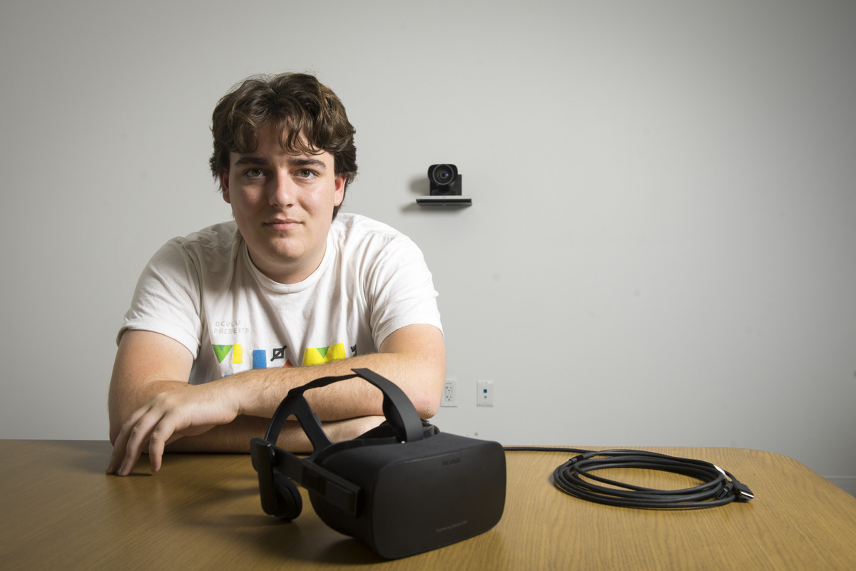 Palmer Luckey explains how he built the first Oculus VR headset at 16 ...