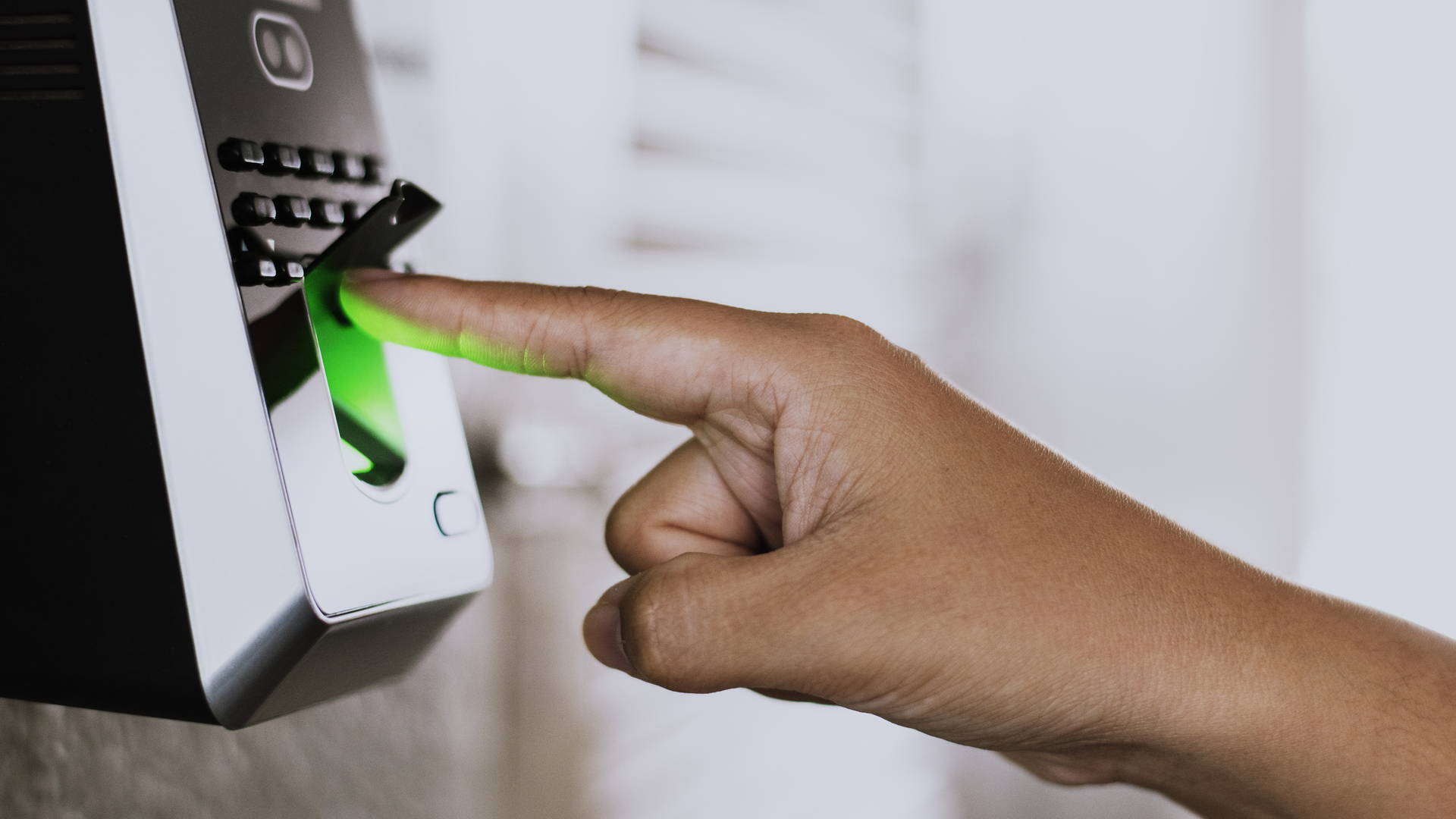 How Offices Can Reduce Entry Bottlenecks During Peak Hours