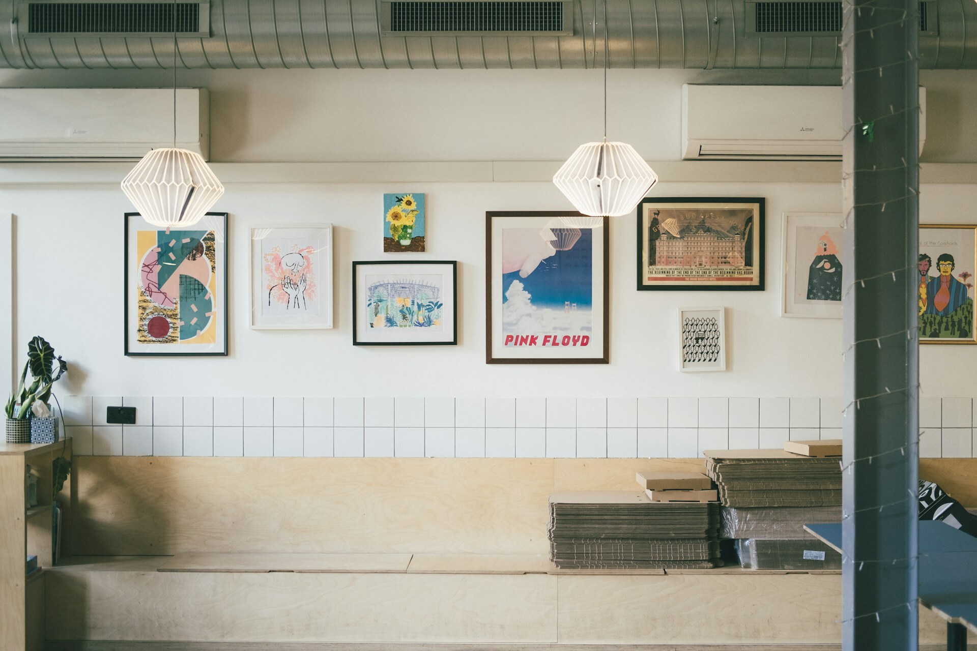 Mastering Gallery Walls: Layouts & Techniques