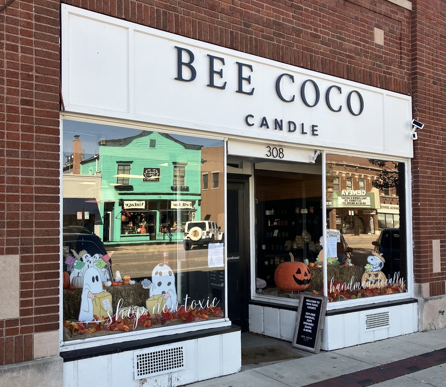 Geneva's Bee Coco Candle receives "Illinois Made" honors