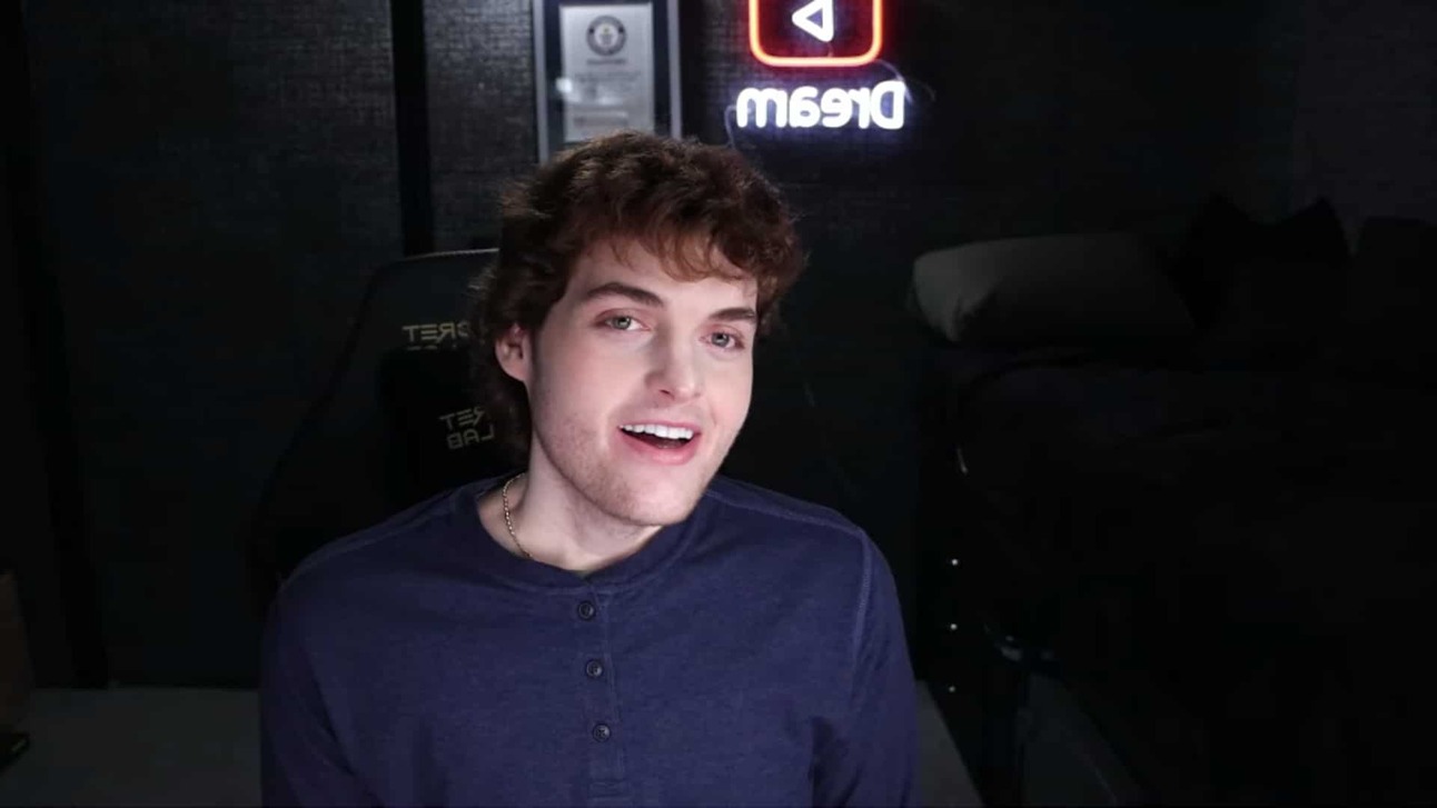 Minecraft Streamer Dream Reveals Face for the First Time