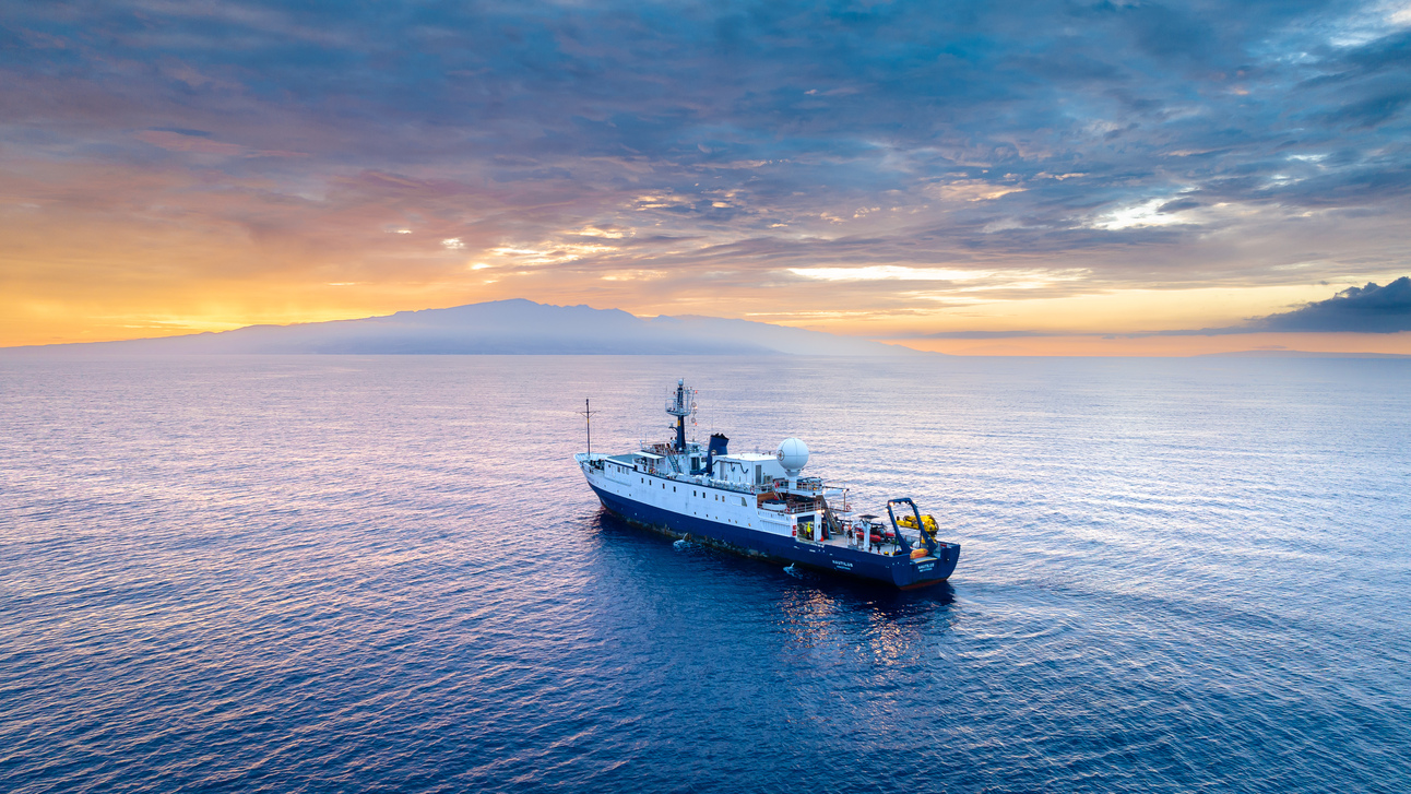 Burst of seismic activity off the west shore of Vancouver Island focus ...