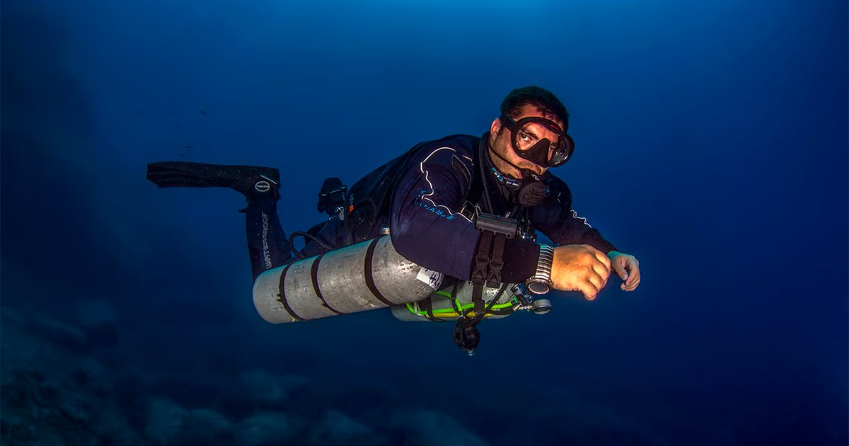 Sidemount Diving: Exploring Benefits and Drawbacks for Your Underwater Adventures