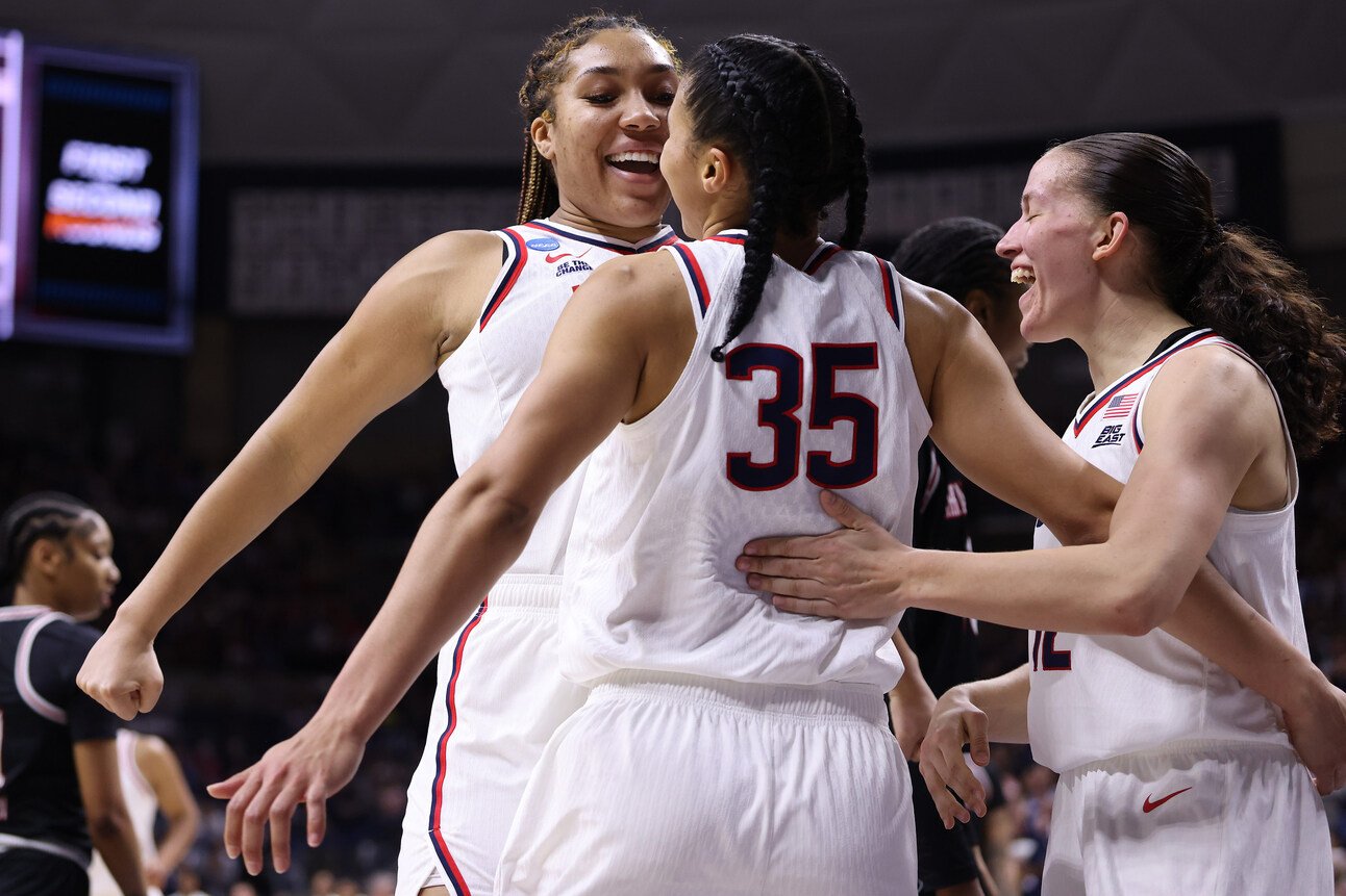 Like 'caged animals', UConn unleashes on Arkansas State in NCAA ...
