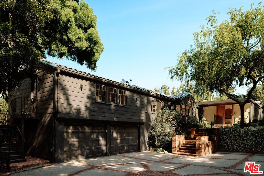 Orlando Bloom's Blacked Out L.A. Mansion