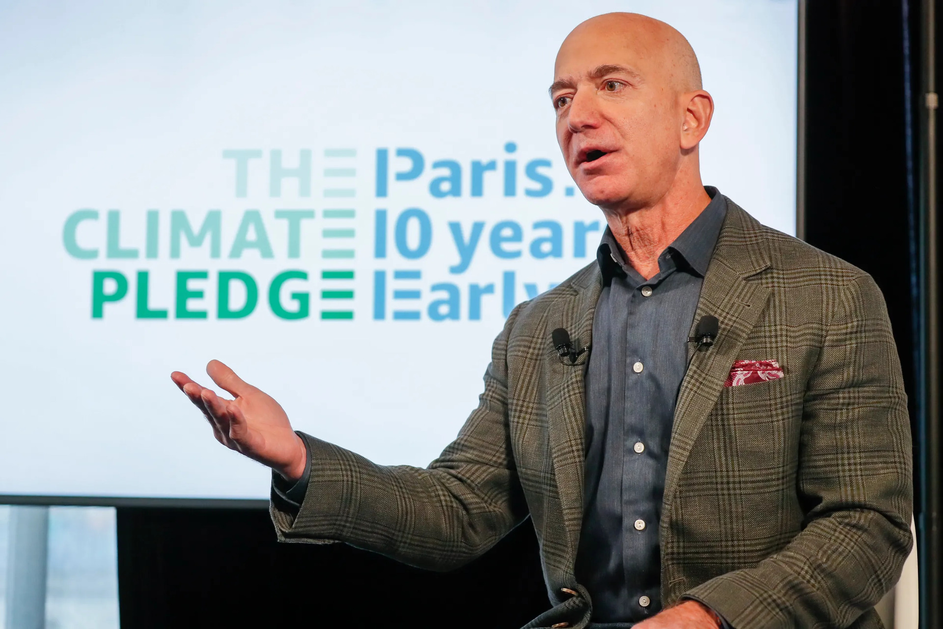 Jeff Bezos: “Be stubborn on the vision and flexible on the details”